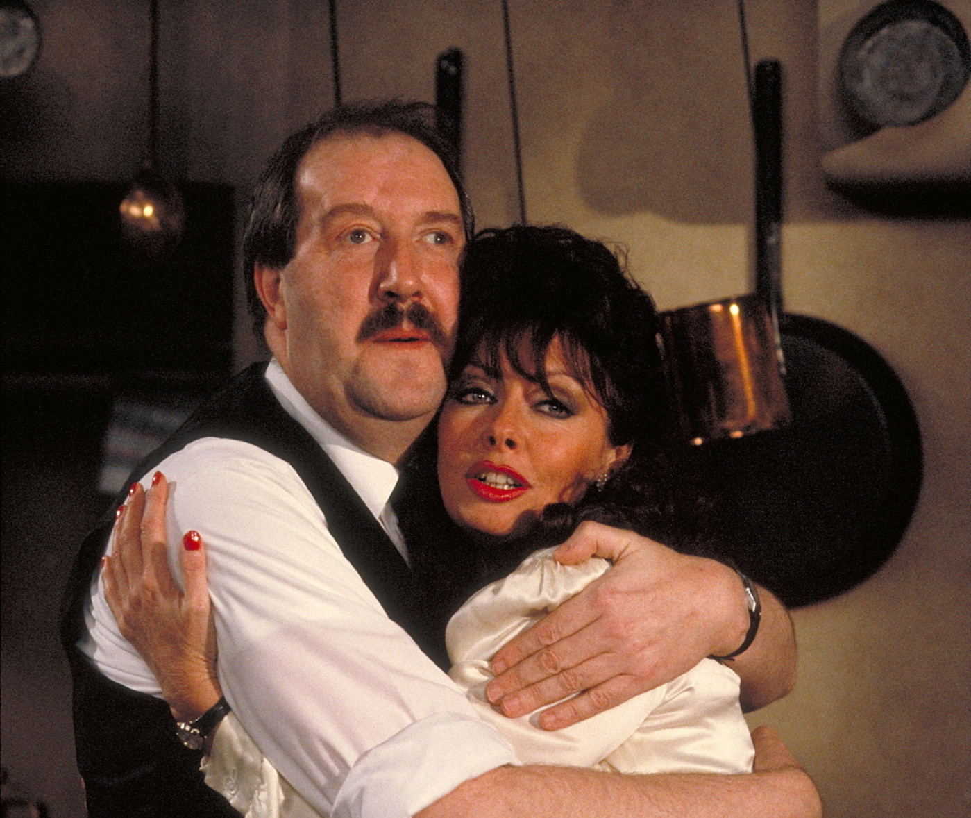 Hoe ziet die wilde Yvette, de maitresse van René, uit 'Allo 'Allo! er tegenwoordig uit ...