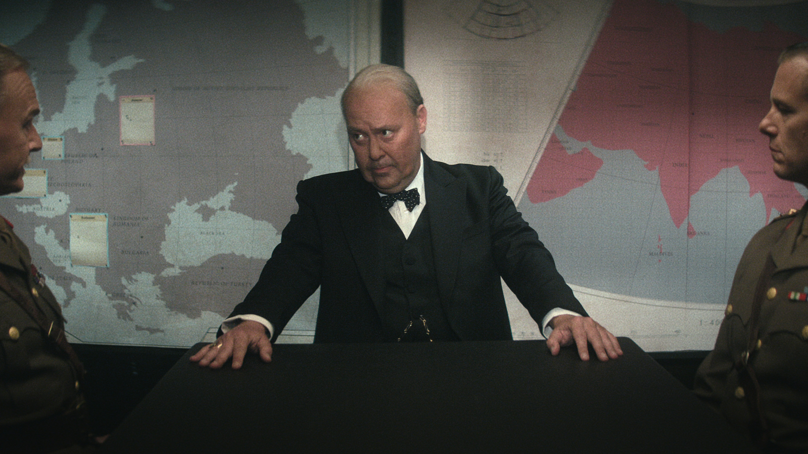 Recensie Netflix-serie 'Churchill at War': de man die van oorlog hield ...