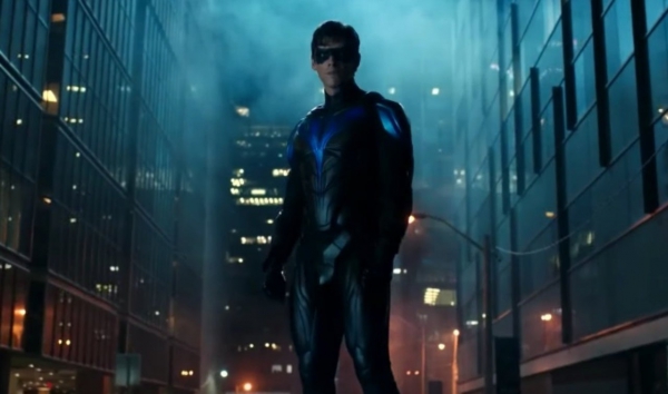 Maak eindelijk kennis met Nightwing in DC-serie 'Titans'! - SerieTotaal