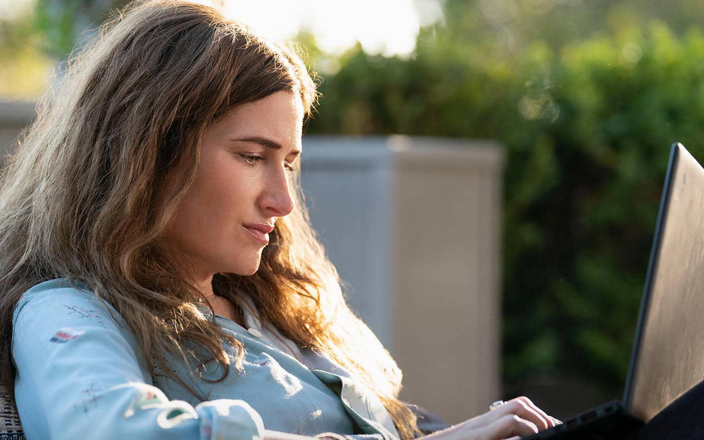 Recensie Disney+-serie 'Tiny Beautiful Things' - SerieTotaal