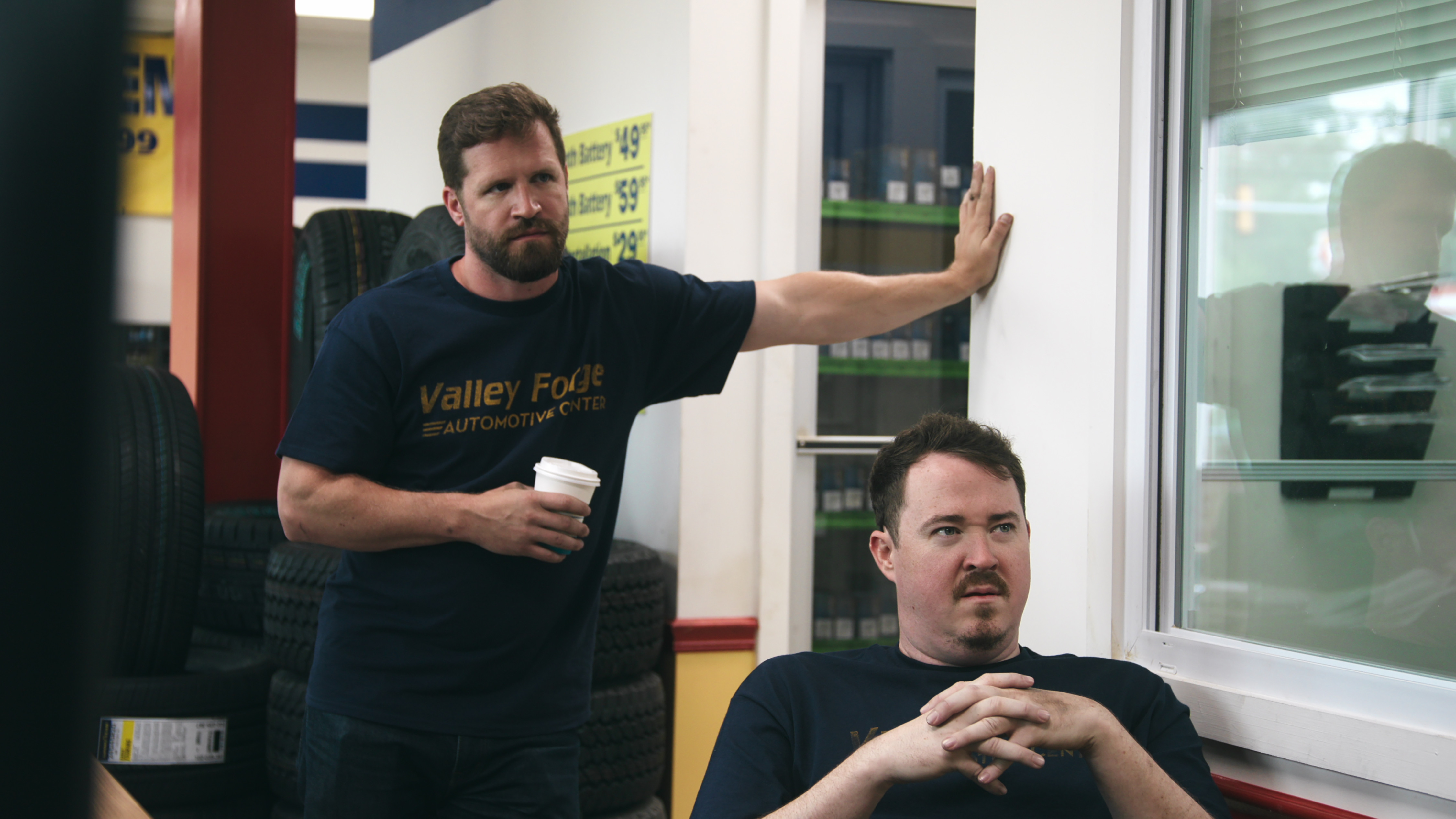 Recensie Netflix-serie 'Tires': schaamteloze rip-off van 'The Office ...