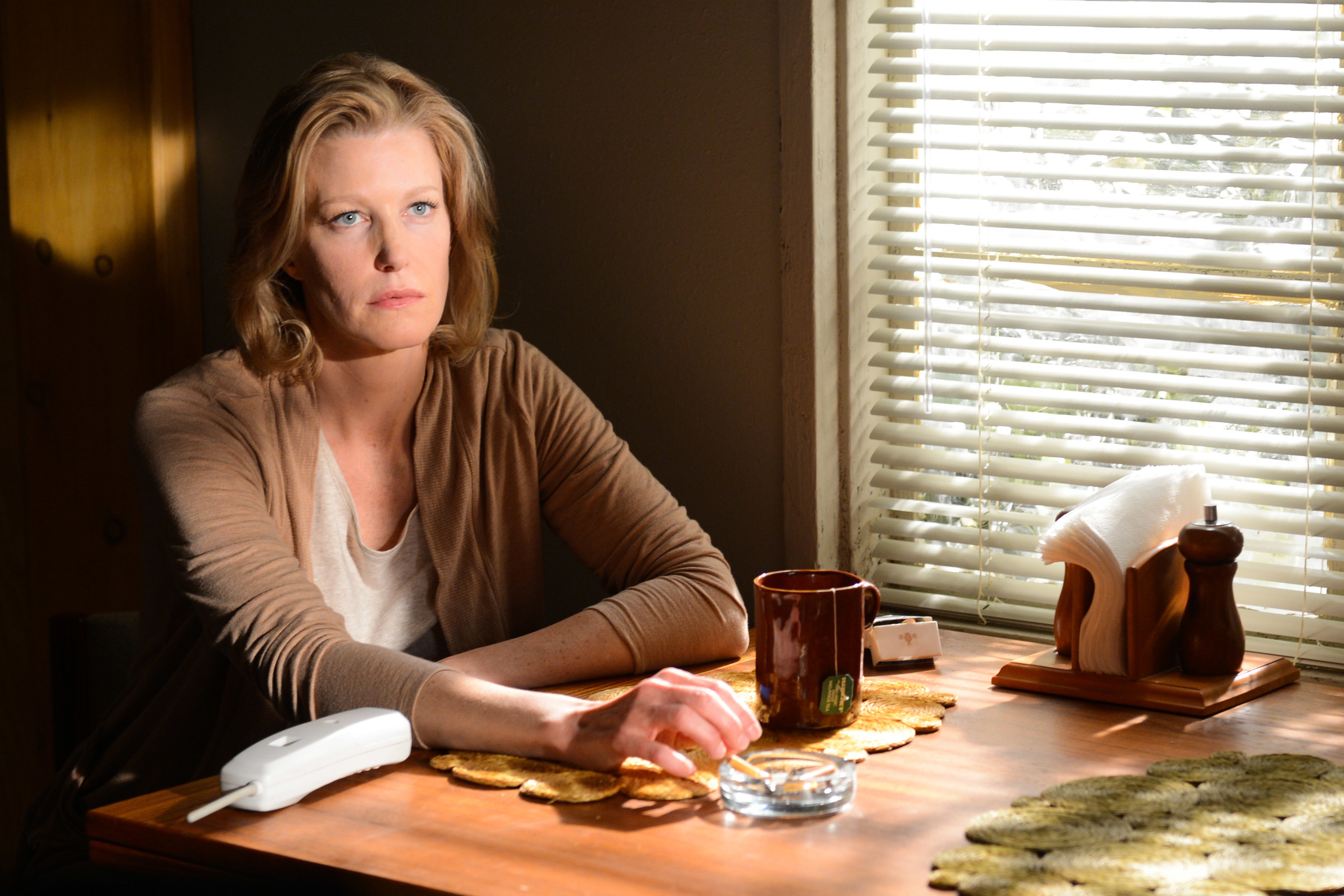 Hoe gaat het nu met de eenzame Skyler White uit 'Breaking Bad ...